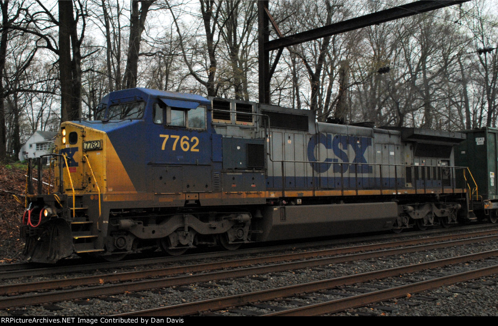 CSX CW40-8 7762 leads Q706-31